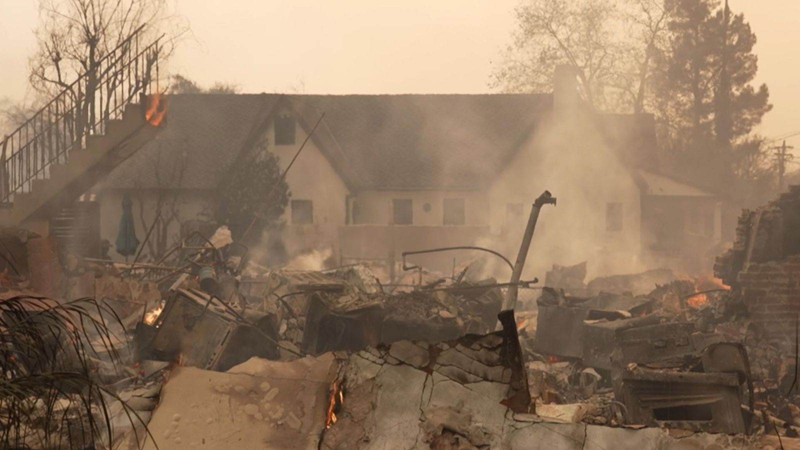 'Truly apocalyptic scenes' as flames swallow homes in LA wildfires ...
