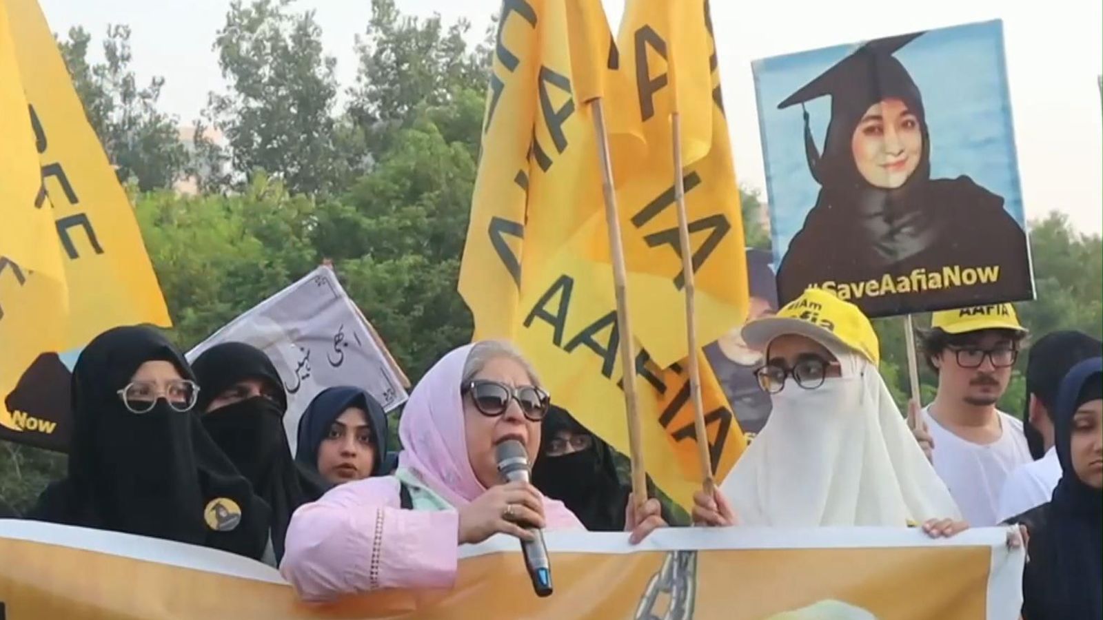 Aafia Siddiqui: Doctor accused of terrorism calls for presidential pardon before Biden hands ...