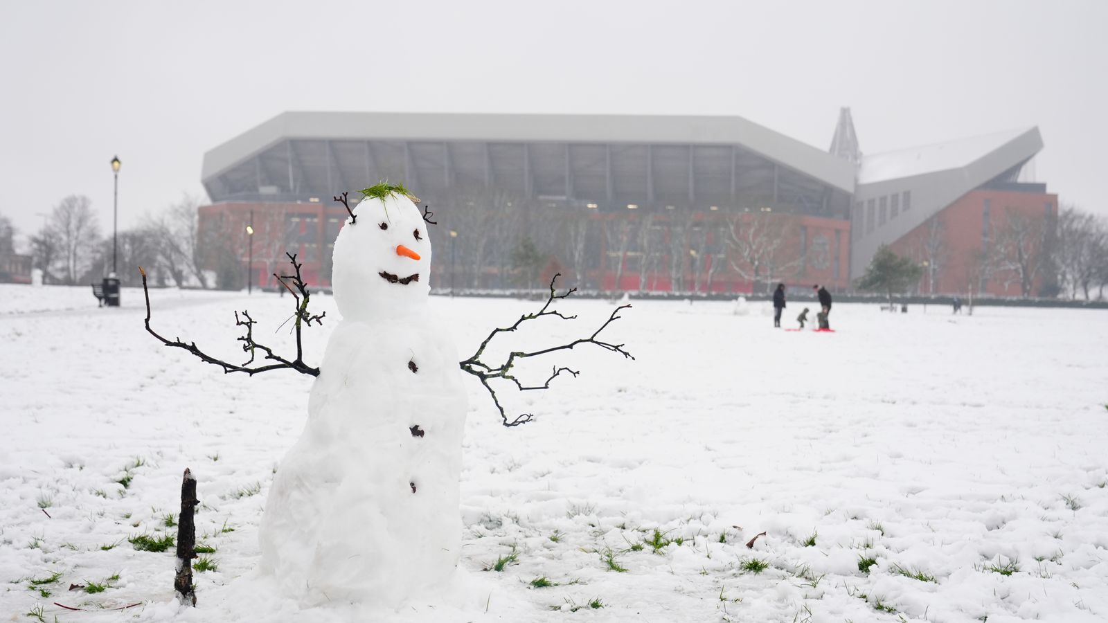 UK weather: Some of the day's best images as heavy snowfall hits large ...