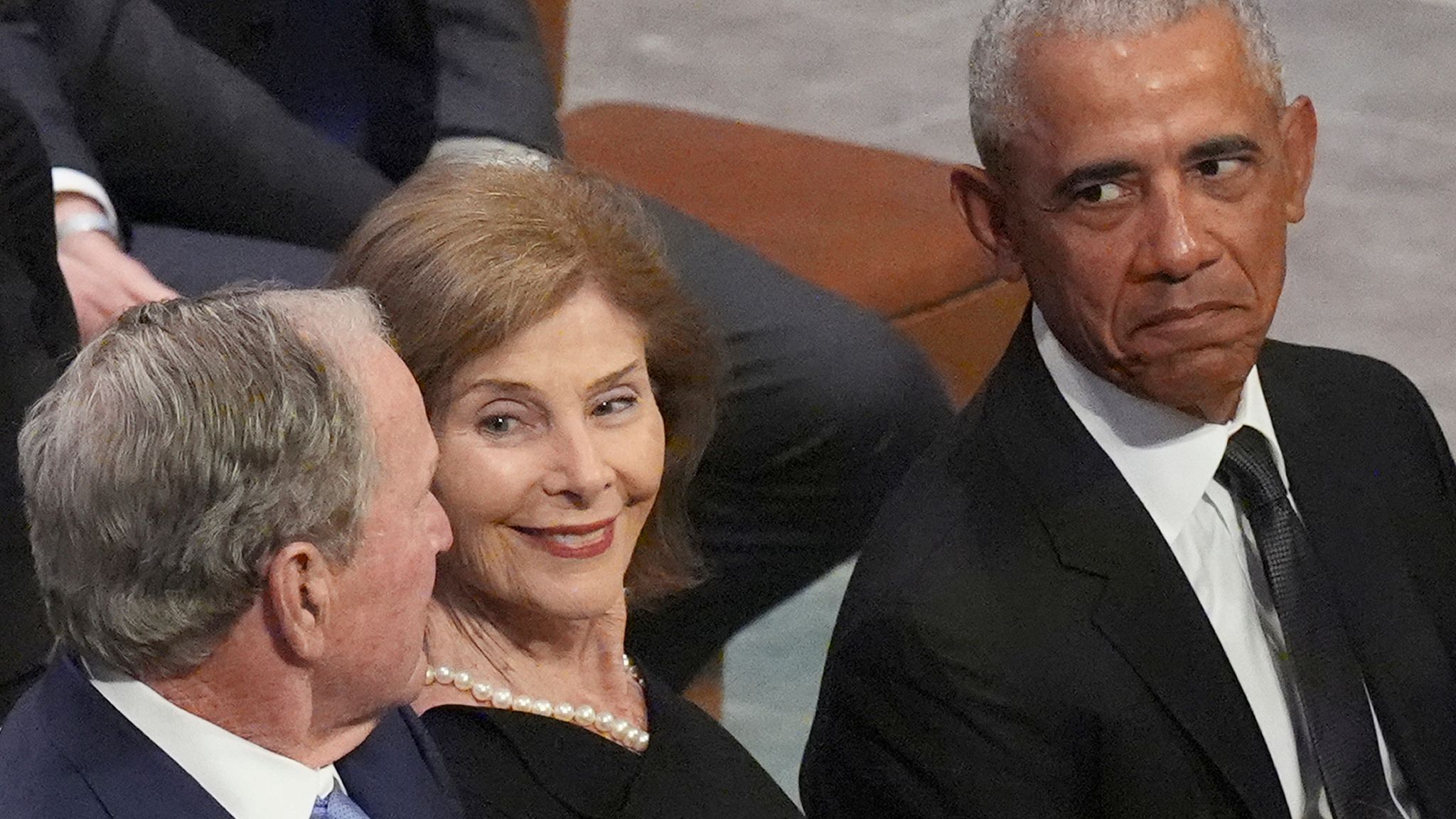 All five living US presidents pictured together at funeral of Jimmy ...
