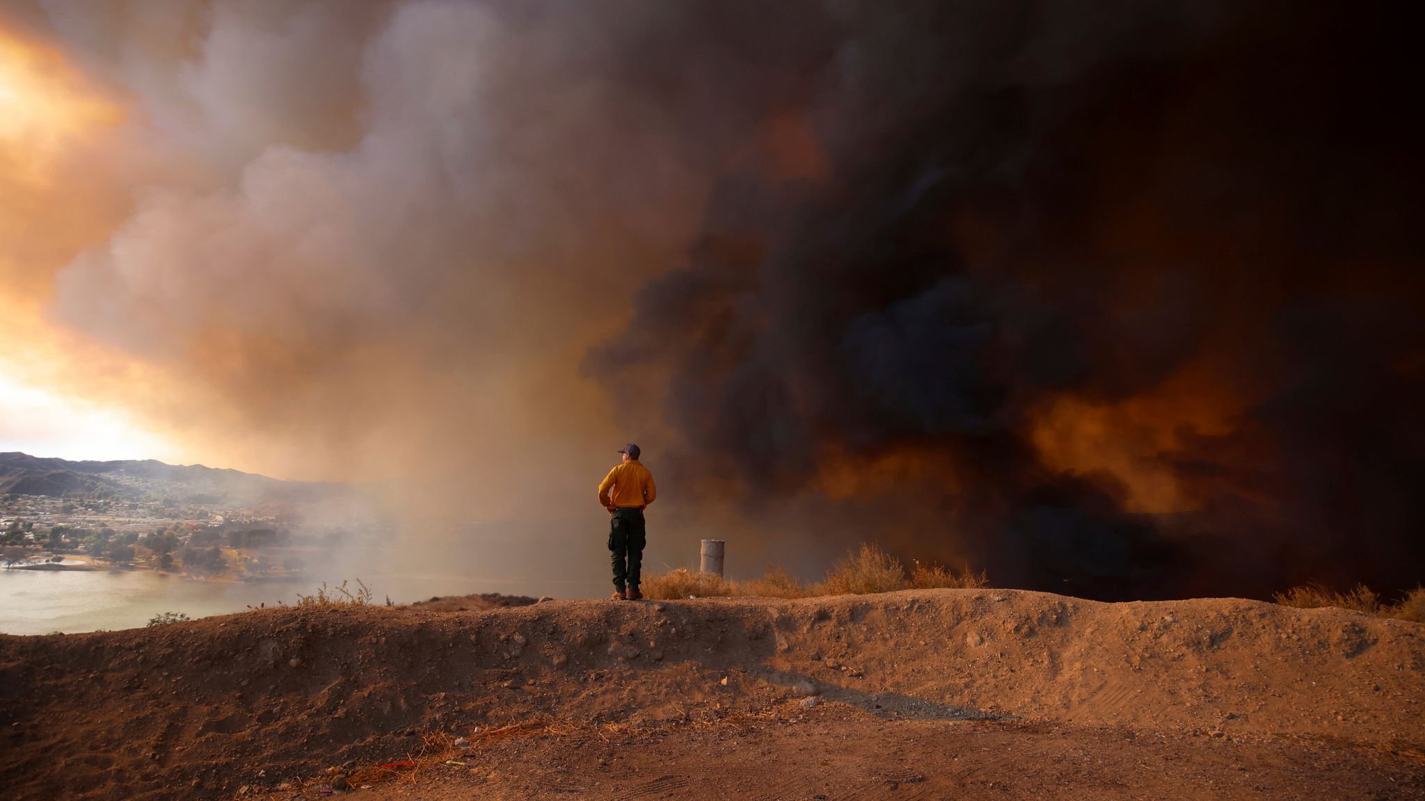California wildfires: More than 30,000 flee as fire erupts north of Los ...