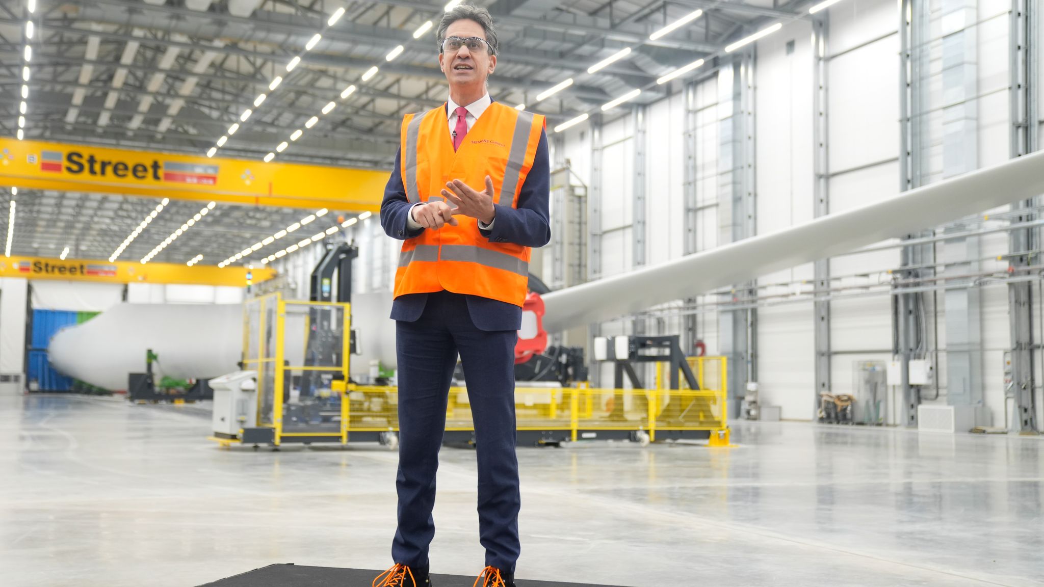 Net Zero Secretary Ed Miliband says he will not resign if govt backs Heathrow third runway ...