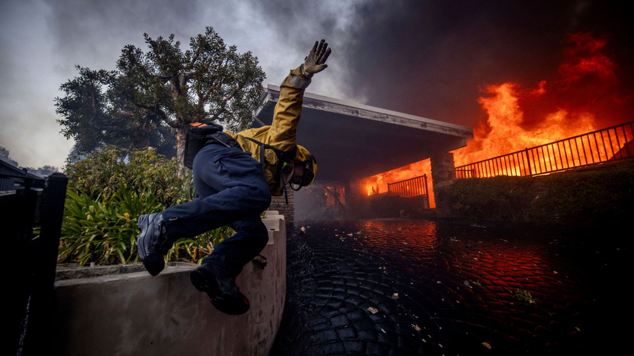 LA wildfire site is one of most exclusive suburbs - but it's in the ...
