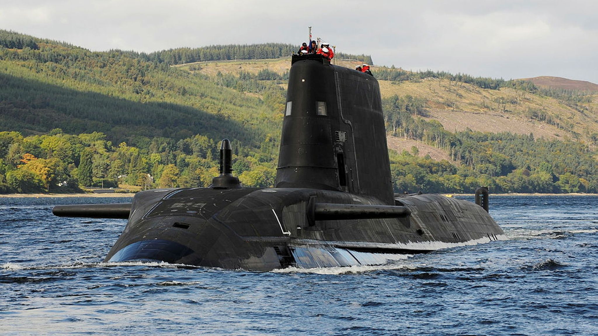 Royal Navy attack submarine warned off Russian spy ship from UK waters ...