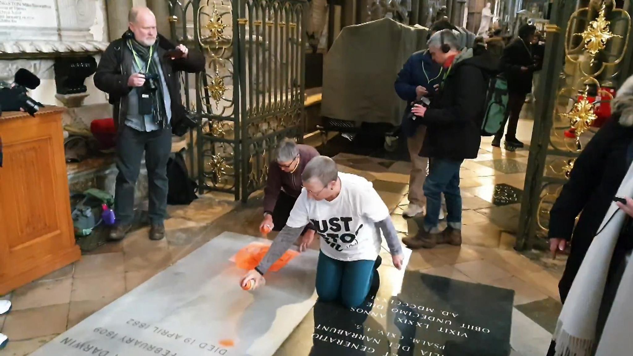Just Stop Oil protesters spray-paint '1.5 is dead' on Charles Darwin's ...