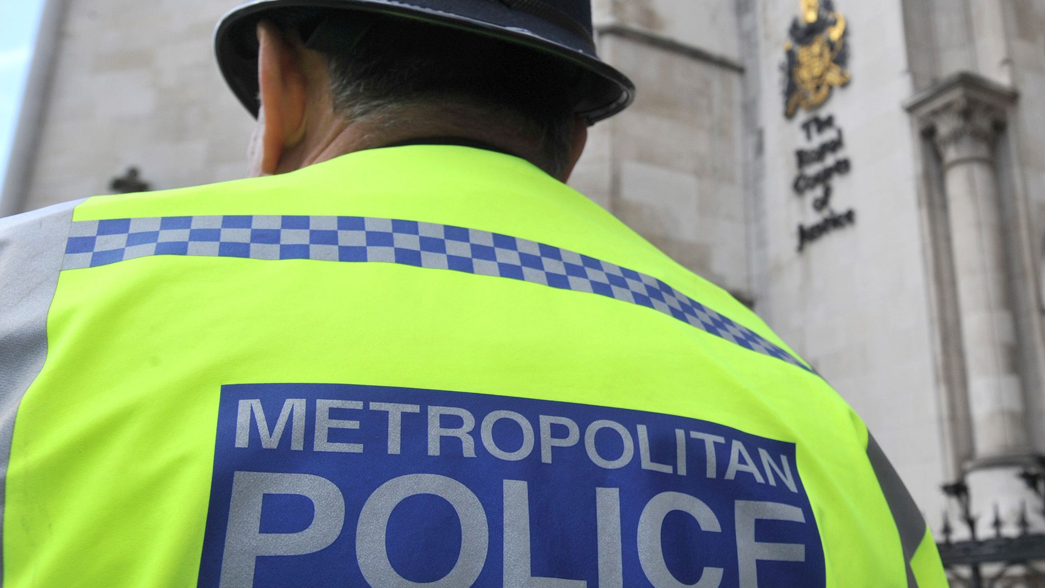 Police left in 'hopeless position' after High Court vetting ruling, Met ...