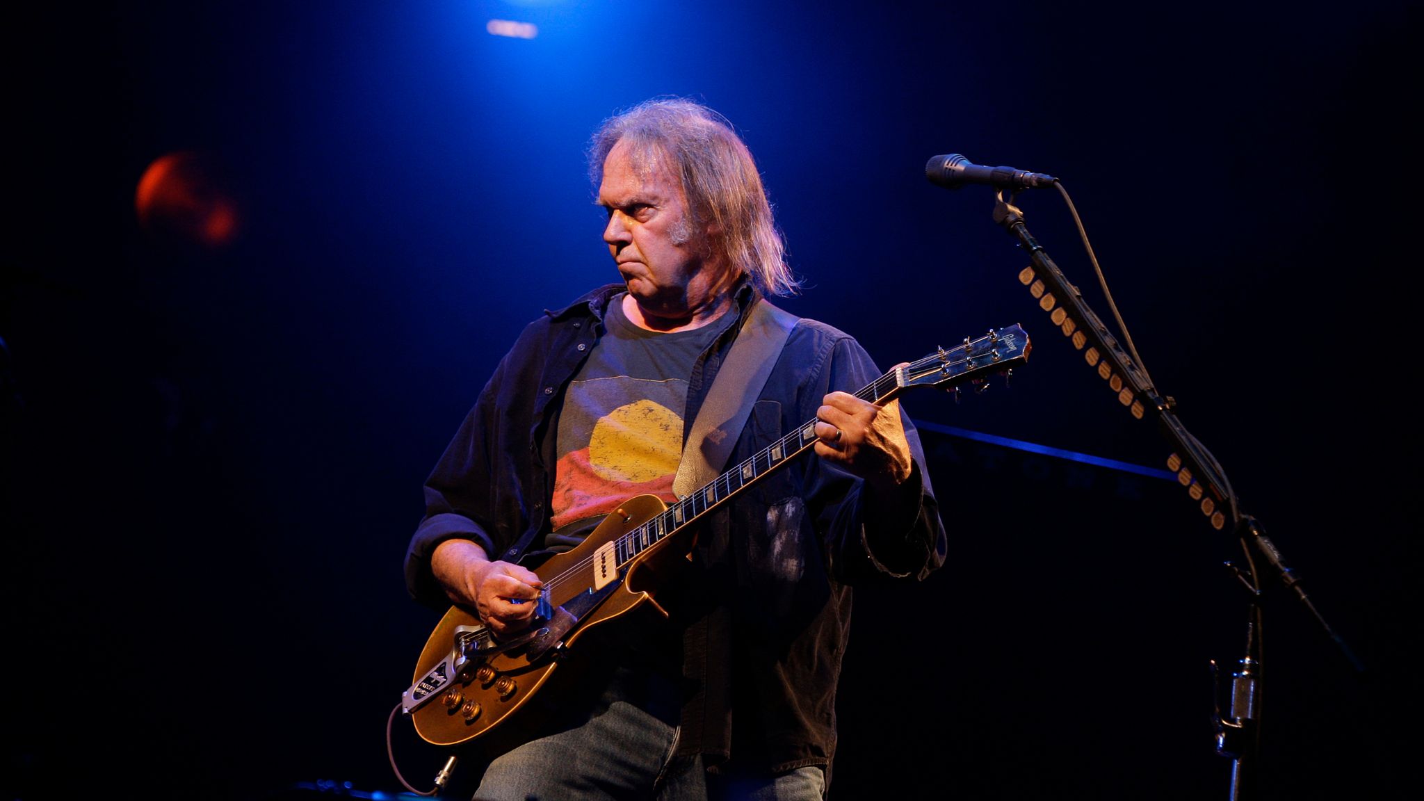 Neil Young confirmed as Glastonbury headliner - days after saying he ...