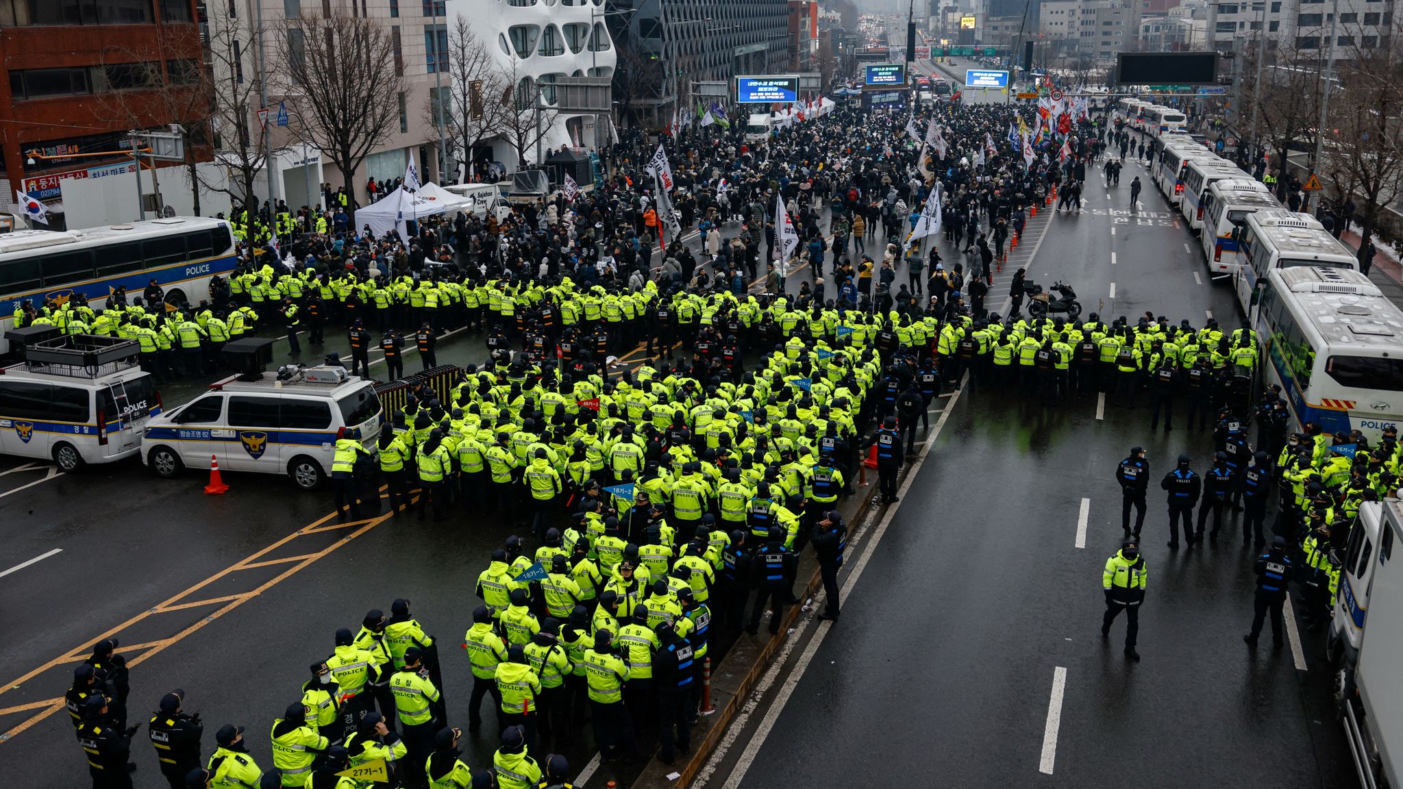 South Korea: Thousands brave freezing weather in Seoul to protest ...