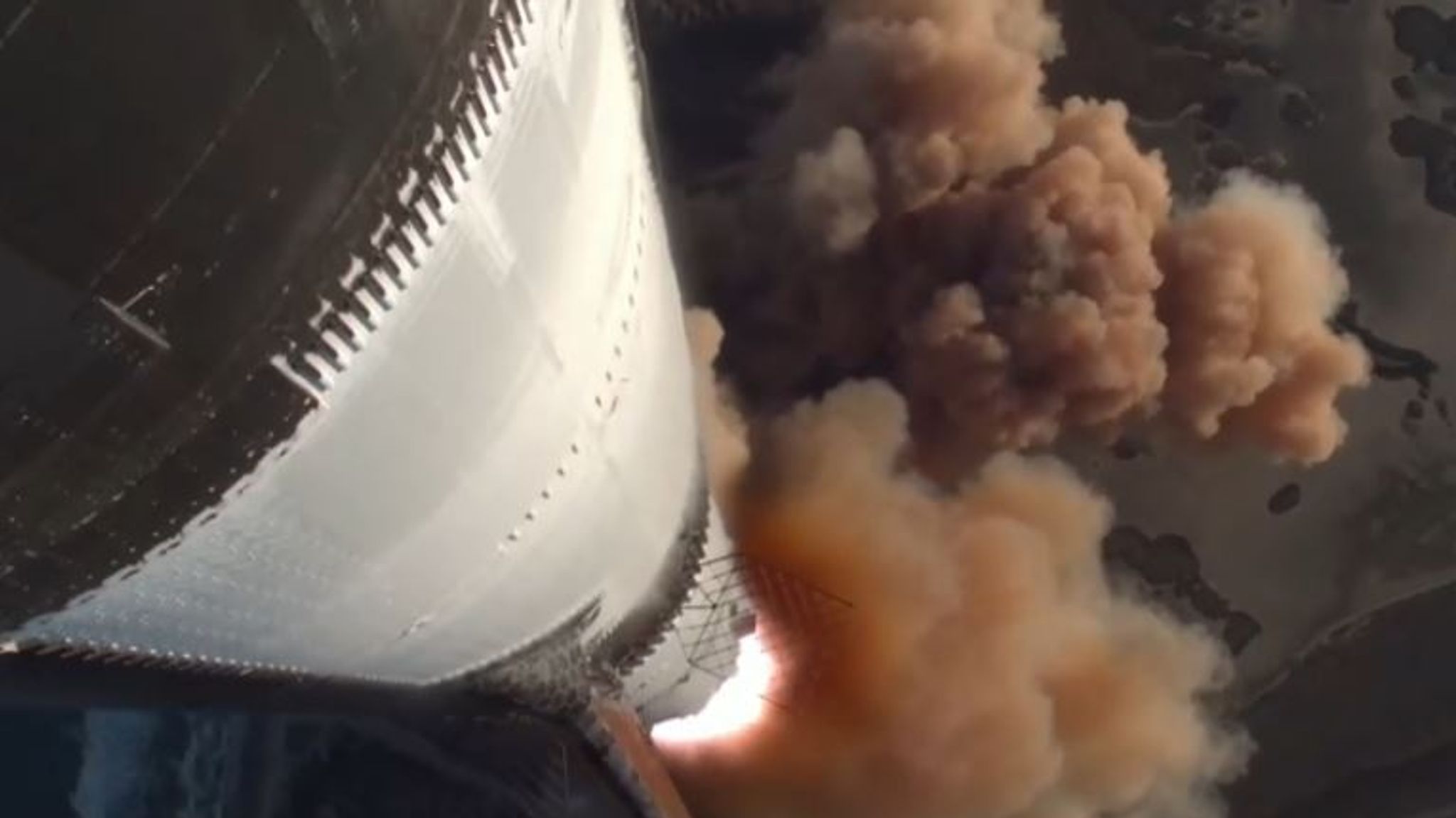 SpaceX's 400ft Starship 'lost' less than nine minutes into test flight ...