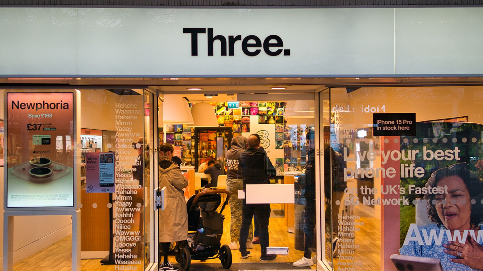 Mobile network 'really sorry' after thousands say voice calls are down ...