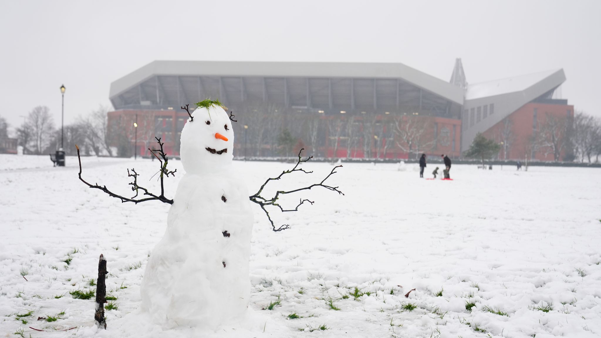 UK weather: Some of the day's best images as heavy snowfall hits large ...