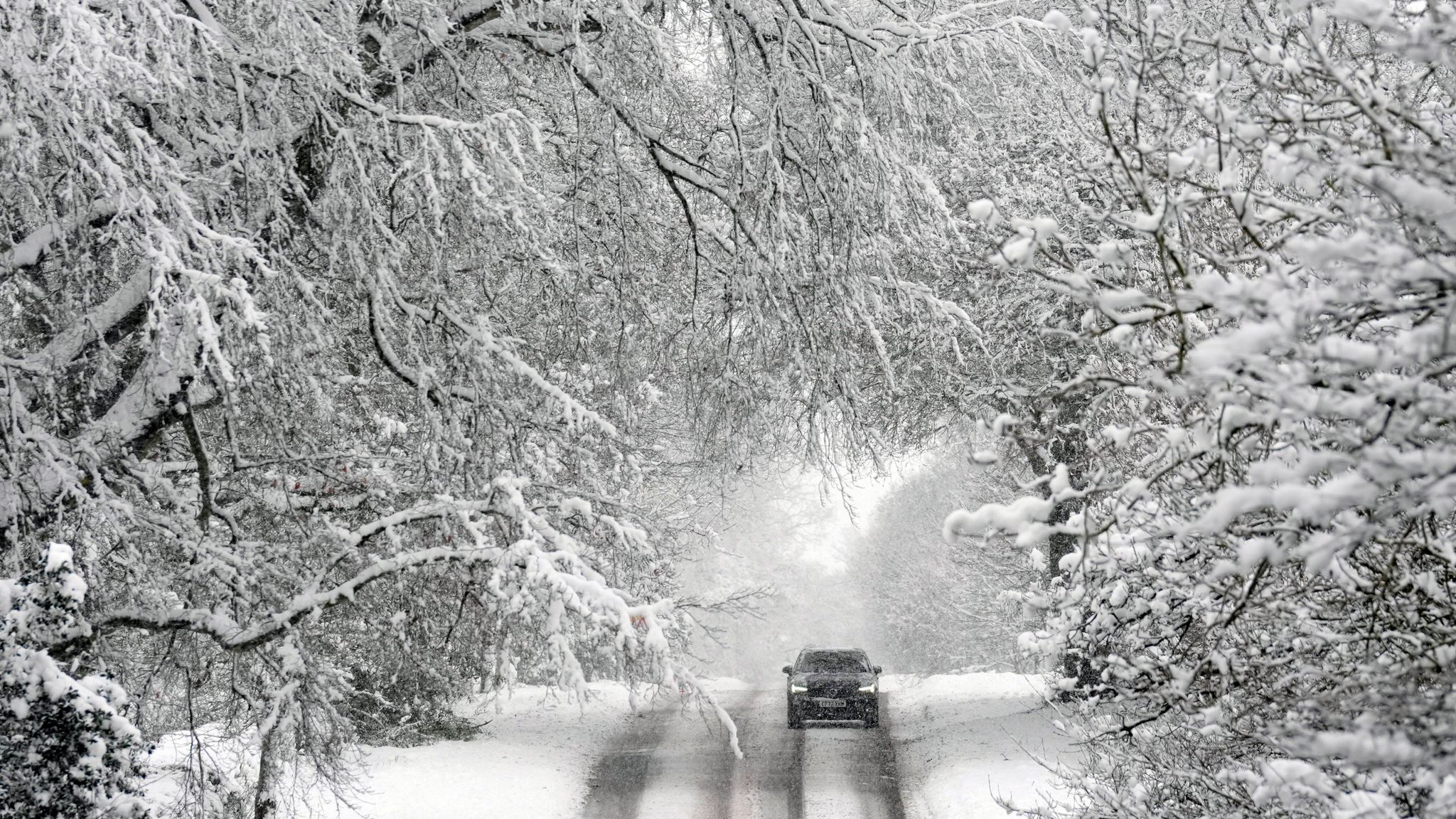 UK weather: Some of the day's best images as heavy snowfall hits large ...