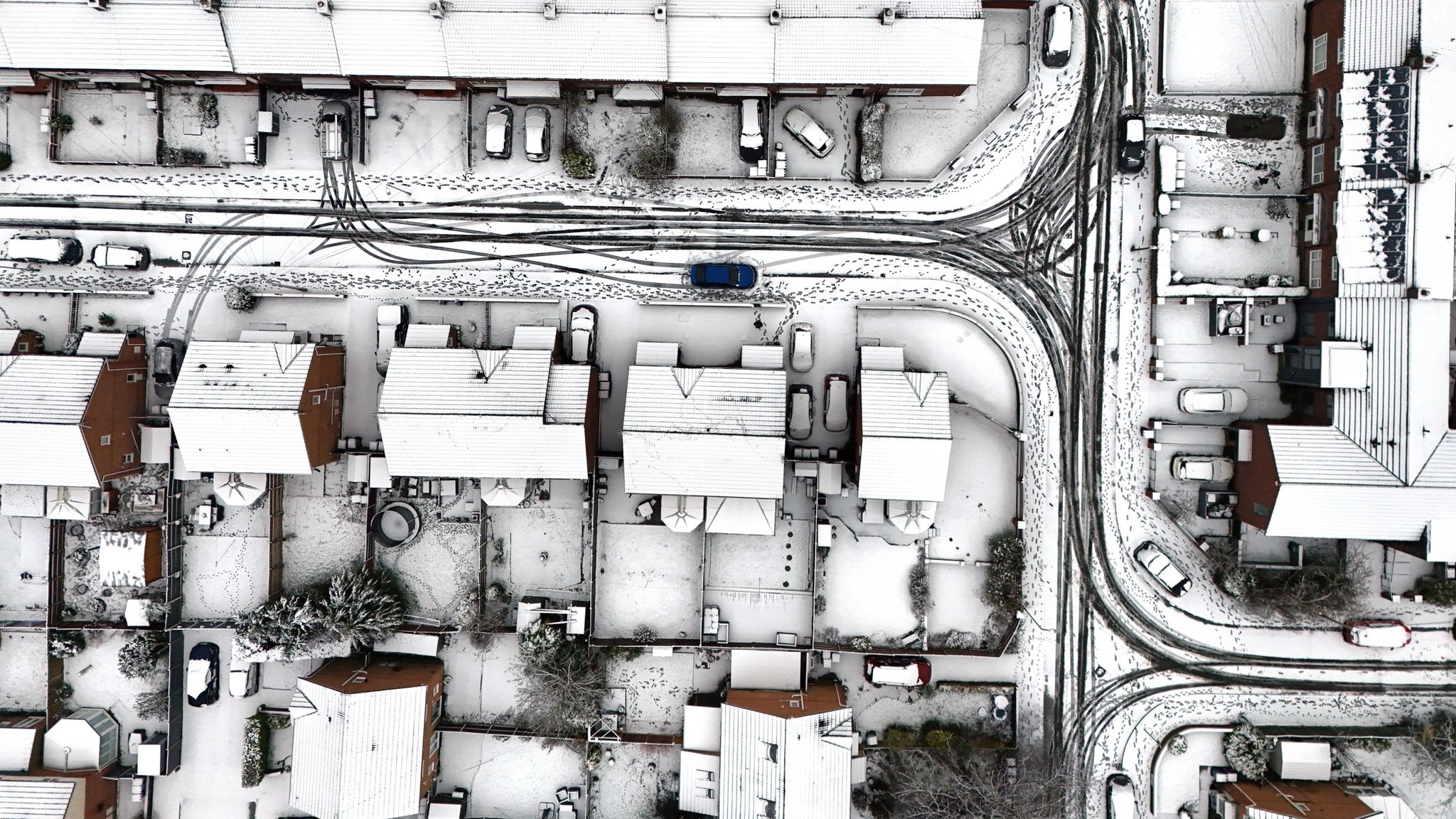 UK weather: Some of the day's best images as heavy snowfall hits large ...