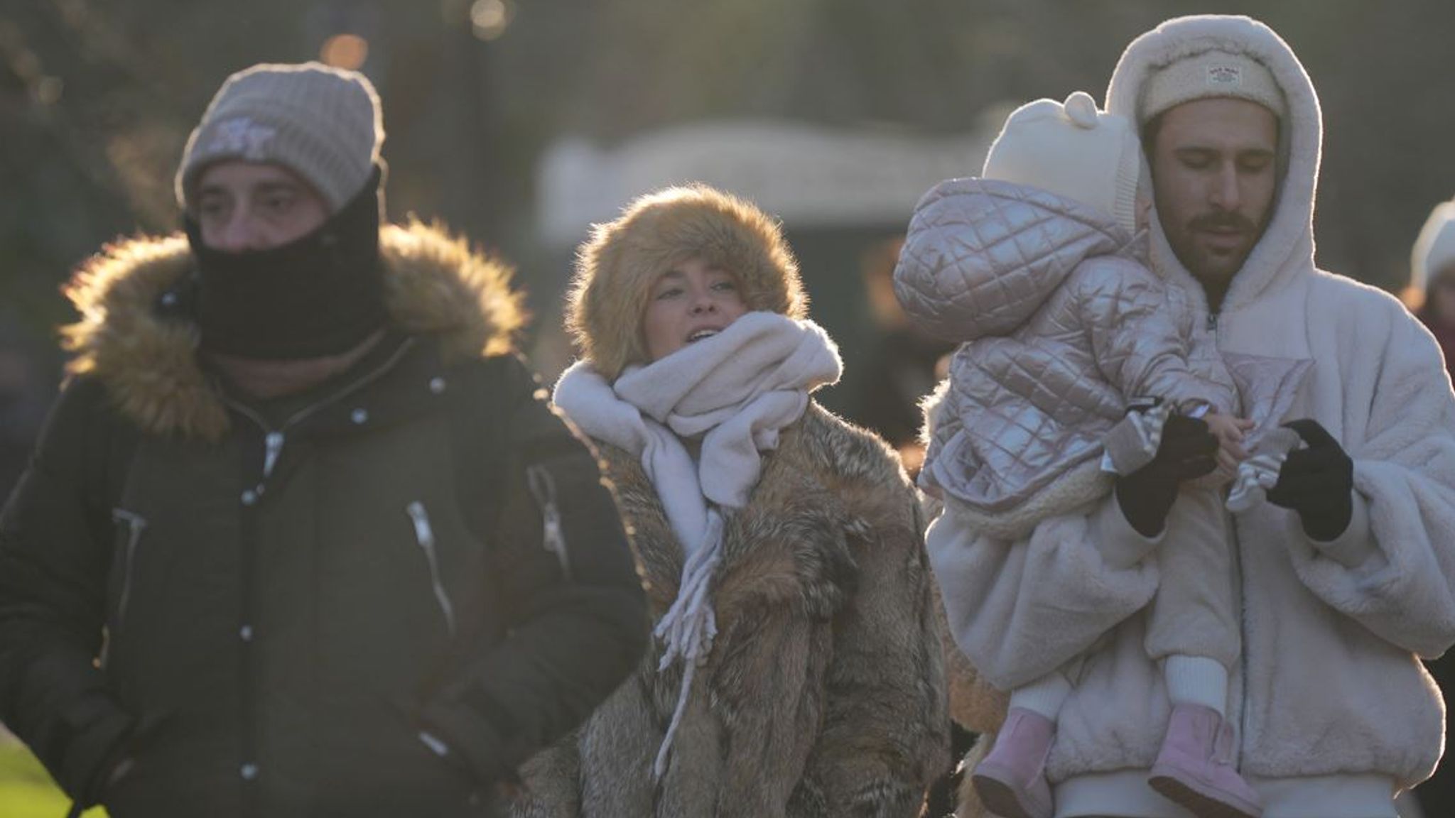 UK weather: Amber warnings issued for snow as rare health warnings in place during cold snap ...