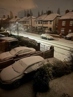 UK weather: Heavy snow hits much of UK as thousands left without power - with warnings extended ...