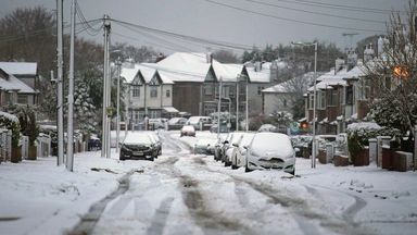 UK weather: Heavy snow hits much of UK as thousands left without power - with warnings extended ...