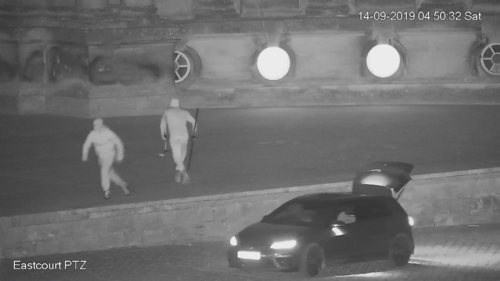 CCTV shows moment thieves roll £4.75m gold toilet out of Blenheim ...