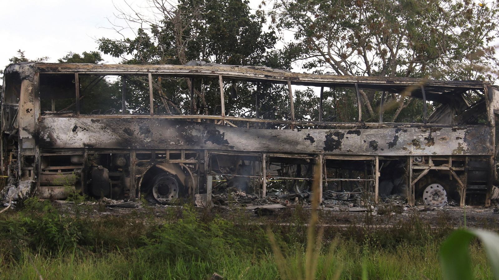 Mexico: 41 killed and bus completely burned out after collision with ...