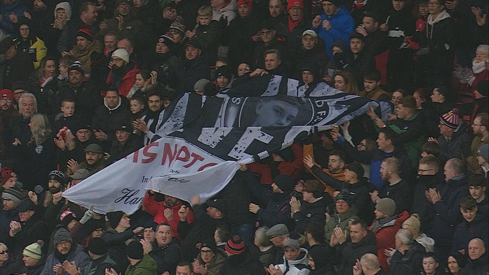 Harvey Willgoose: Sheffield United fans pause game to pay tribute ...