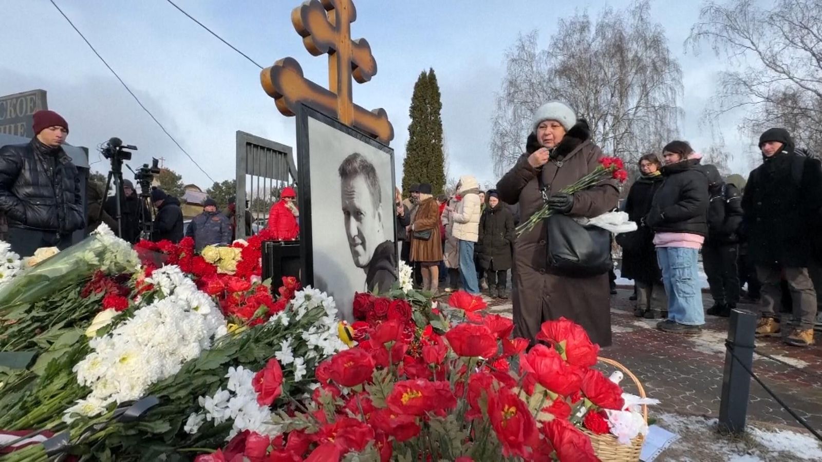 Thousands Honor Navalny's Legacy Across Europe, Russia | VT News