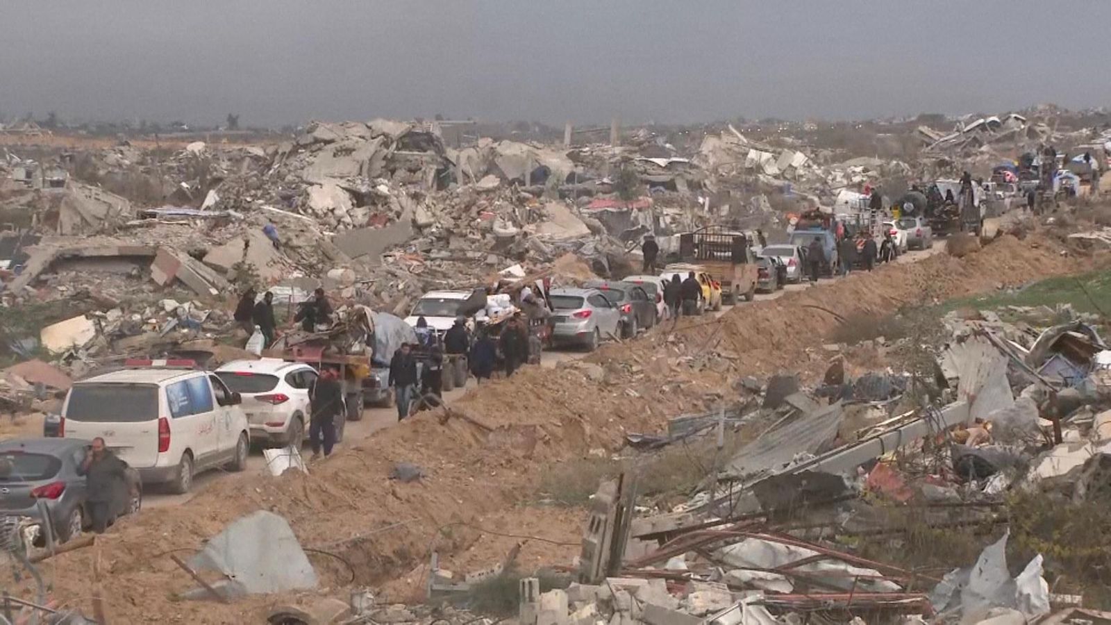Palestinians return to destroyed Netzarim in Gaza as Israeli forces ...