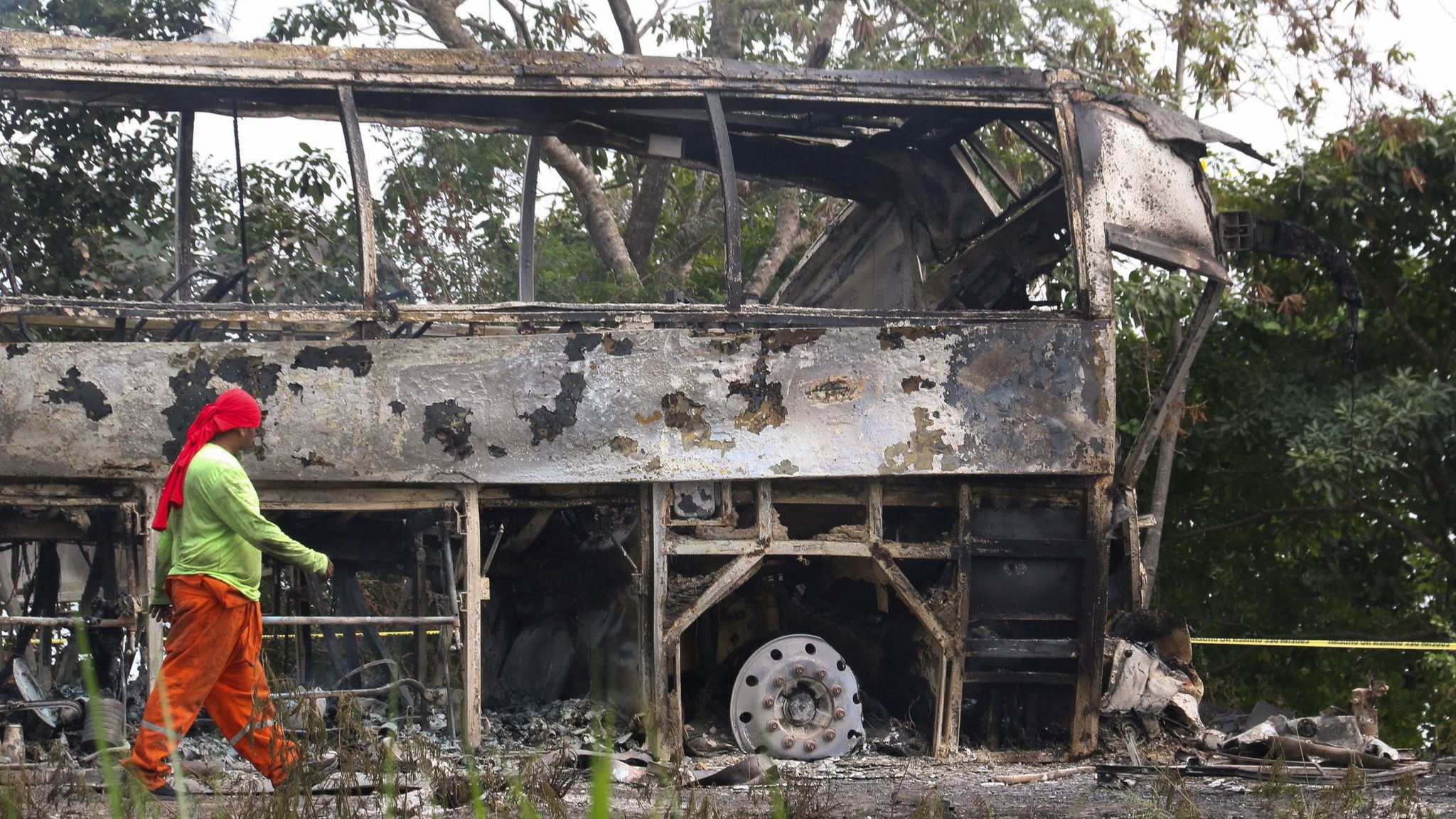 Mexico: 41 killed and bus completely burned out after collision with ... Mexico: 41 killed and bus completely burned out after collision with ...