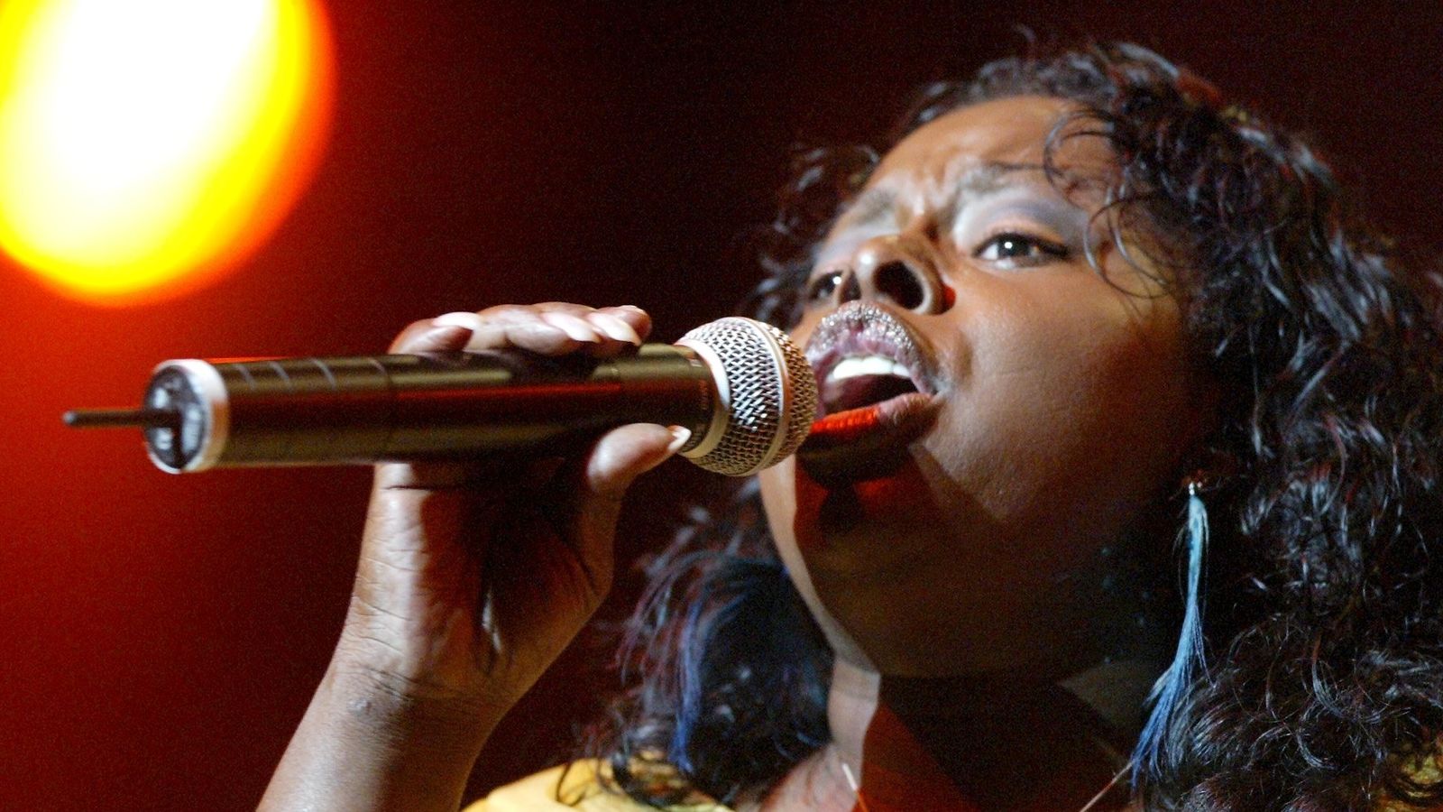 Angie Stone: Grammy-nominated US rap pioneer dies in car accident in ...