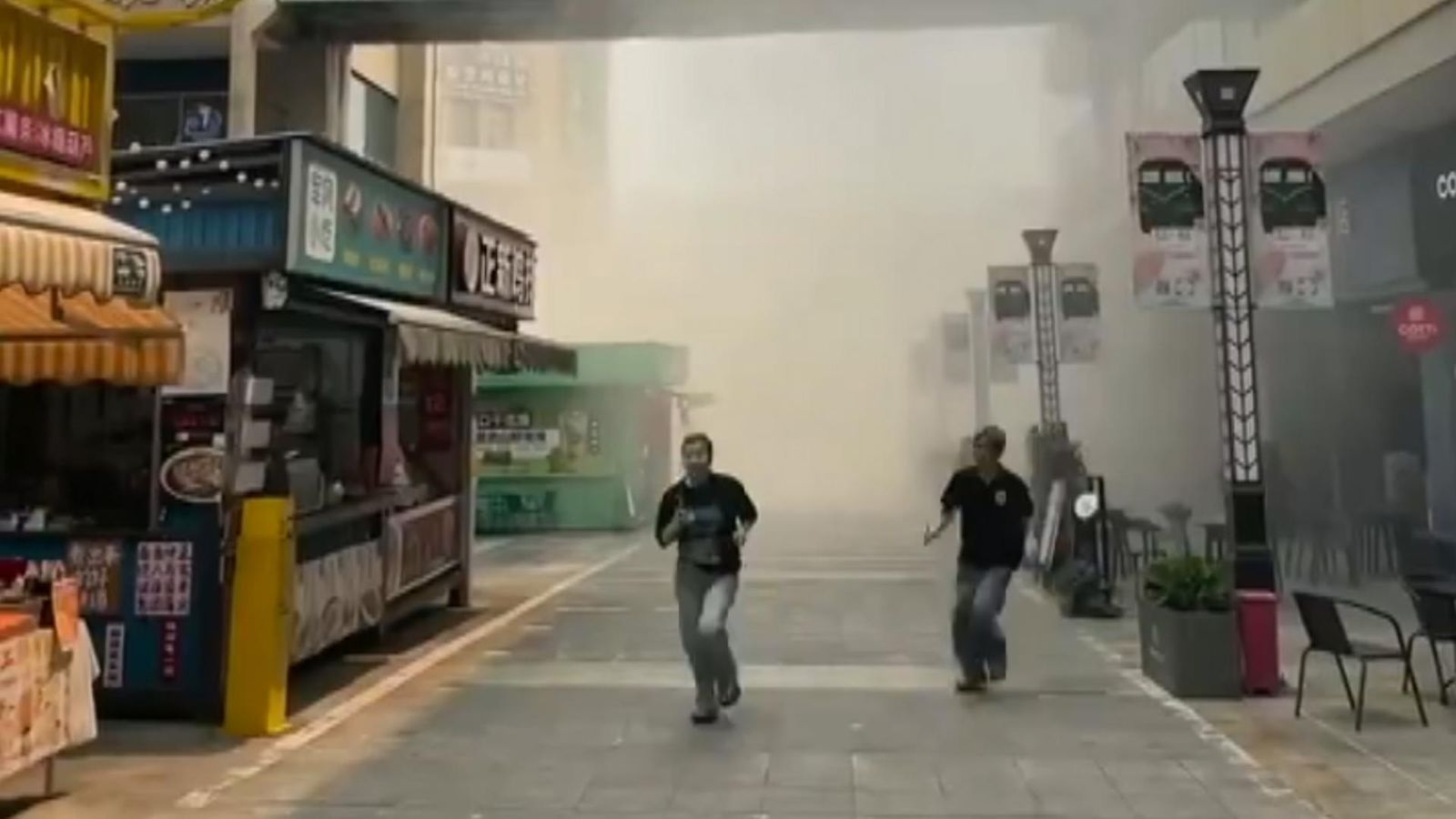 Buildings shake in China after earthquake hits neighbouring Myanmar ...