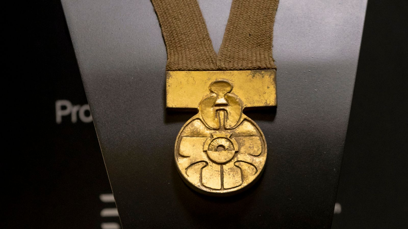 Star Wars: Chewbacca's bowcaster and Luke Skywalker's medal sell for ...