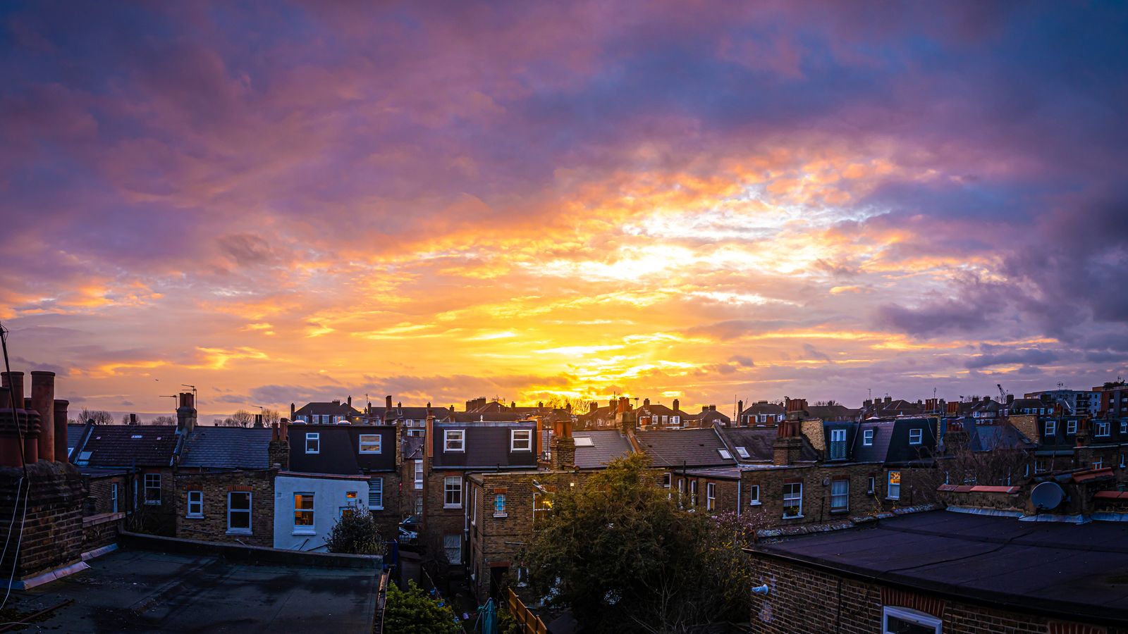 Clocks have gone back - but should daylight savings be scrapped ...