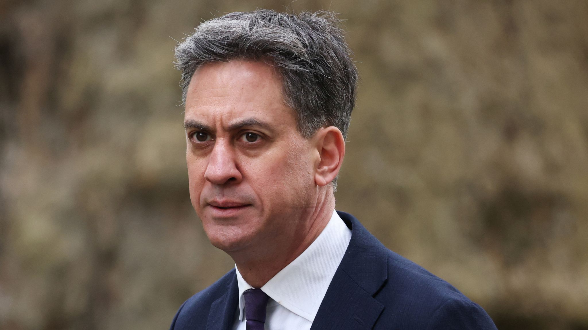 Miliband eyes refinery support after Lindsey collapse | Money News ...