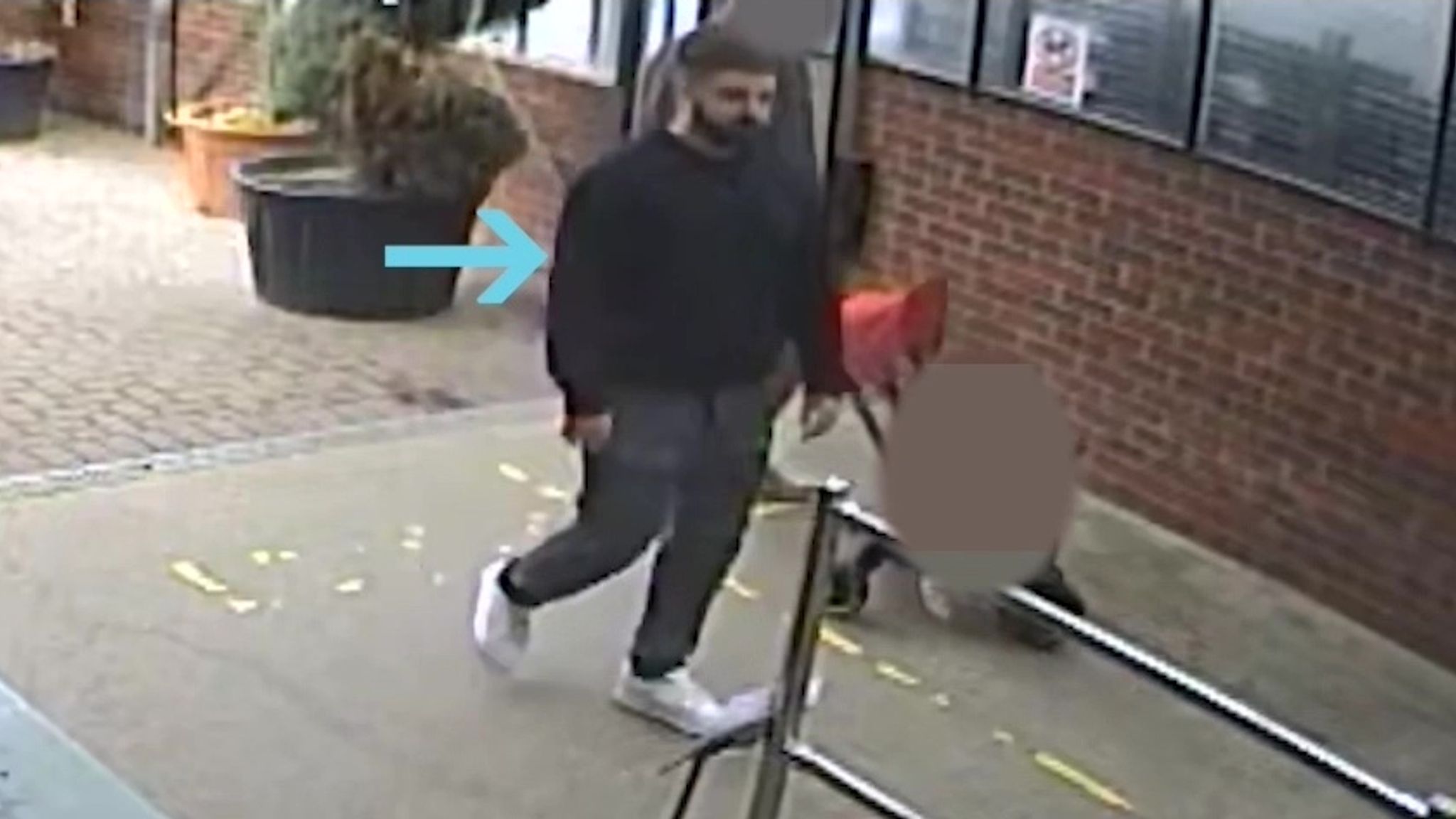 Kyle Clifford: CCTV shows triple killer visiting garden centre on day ...