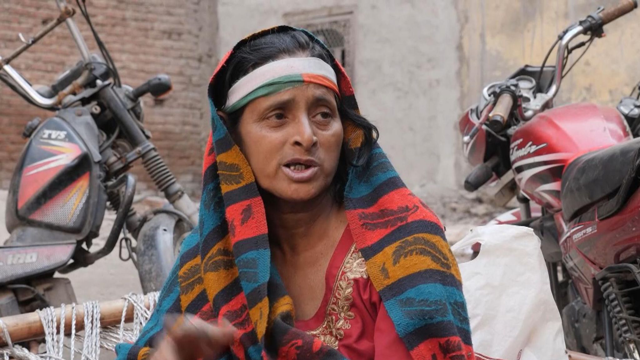 Ghazipur landfill: The 70-acre 'garbage mountain of Delhi' - where nearby residents are being ...