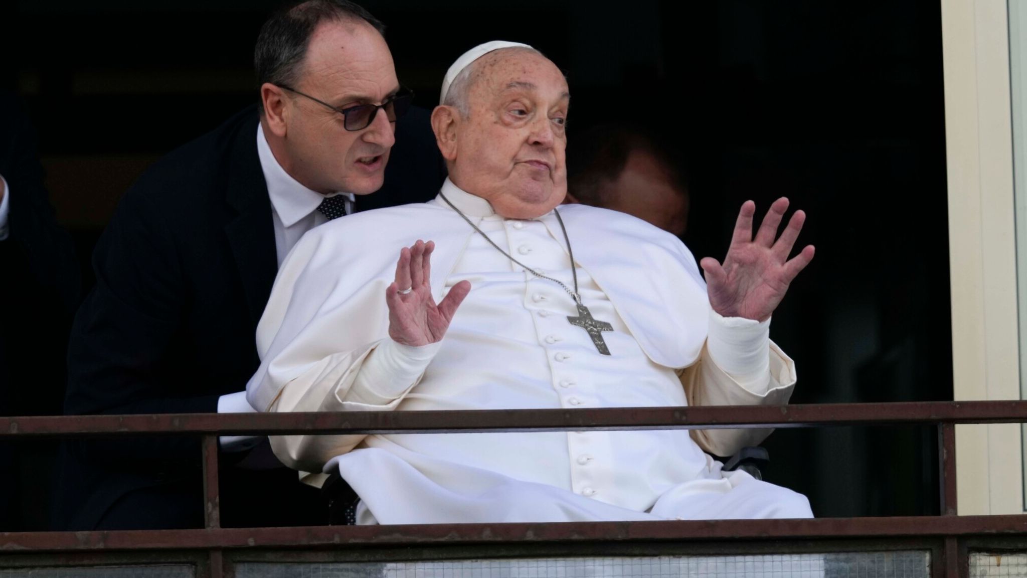 Pope Francis arrives home to the Vatican after five-week hospital stay ...