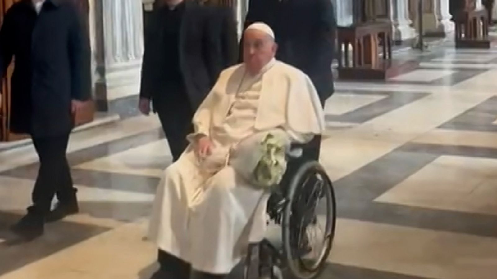 Pope Francis prays at Basilica of Santa Maria Maggiore ahead of Holy ...