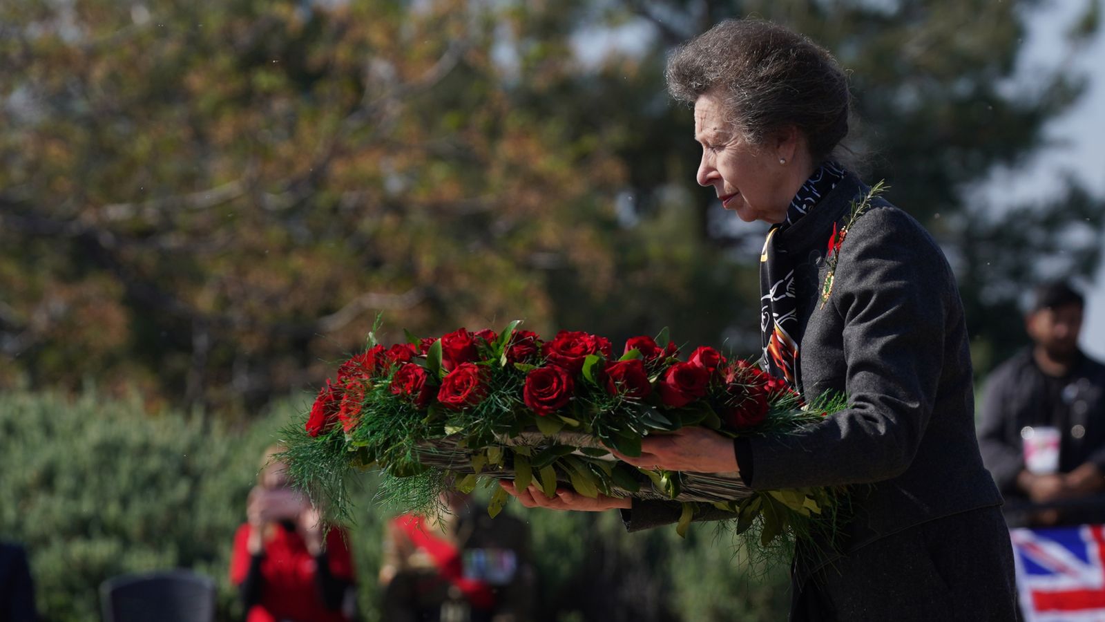 'A disgrace': Protesters condemned as ceremonies marking Anzac Day held ...