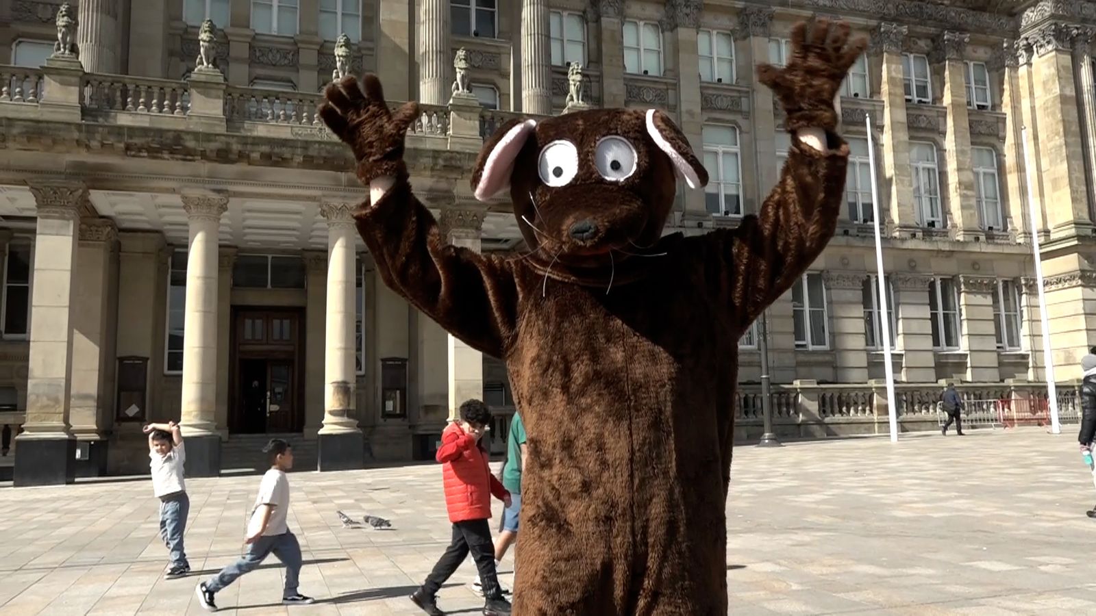 'Selly Oak rat' questions Birmingham Council over bin crisis | UK News ...