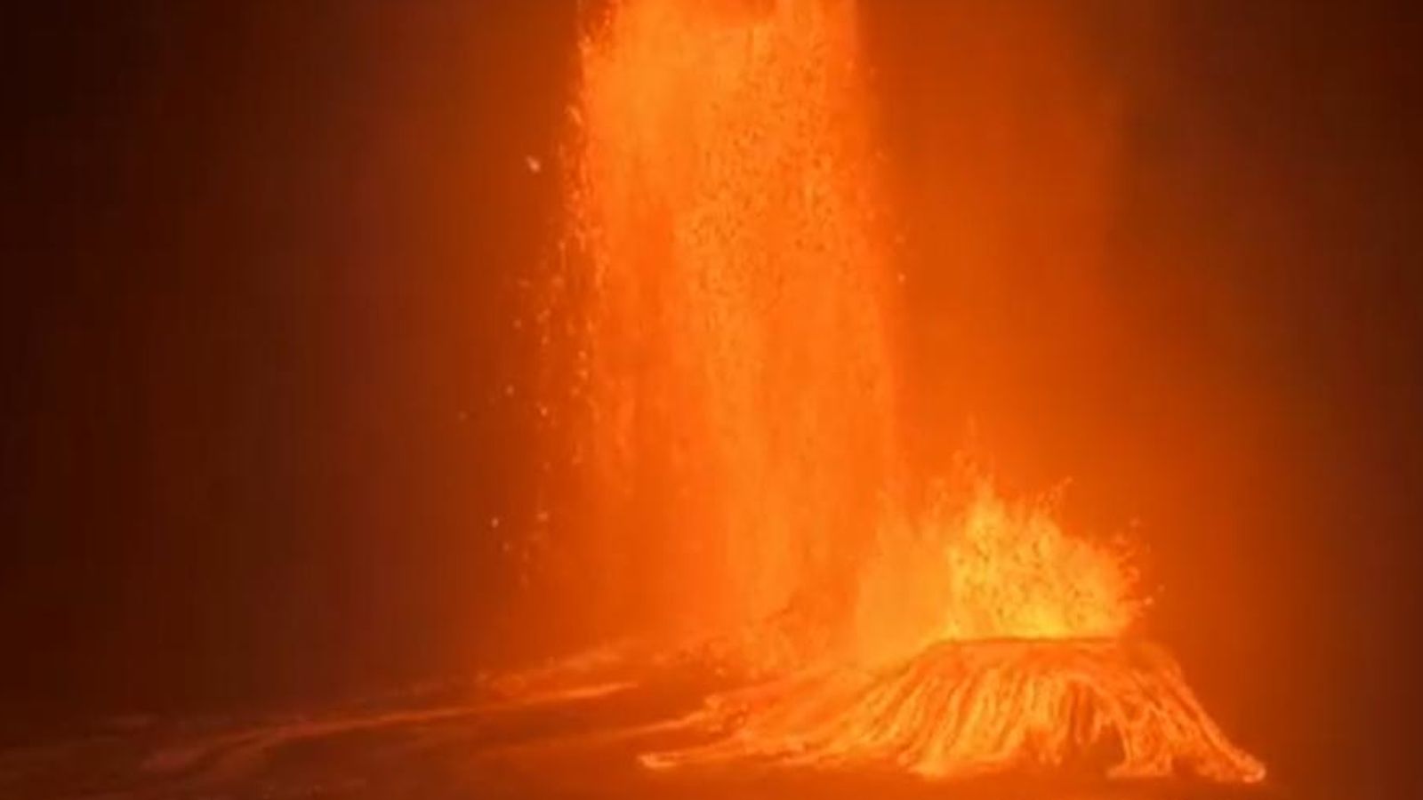 Hawaii's Kilauea volcano erupts from two vents | Science, Climate ... Hawaii's Kilauea volcano erupts from two vents | Science, Climate ...