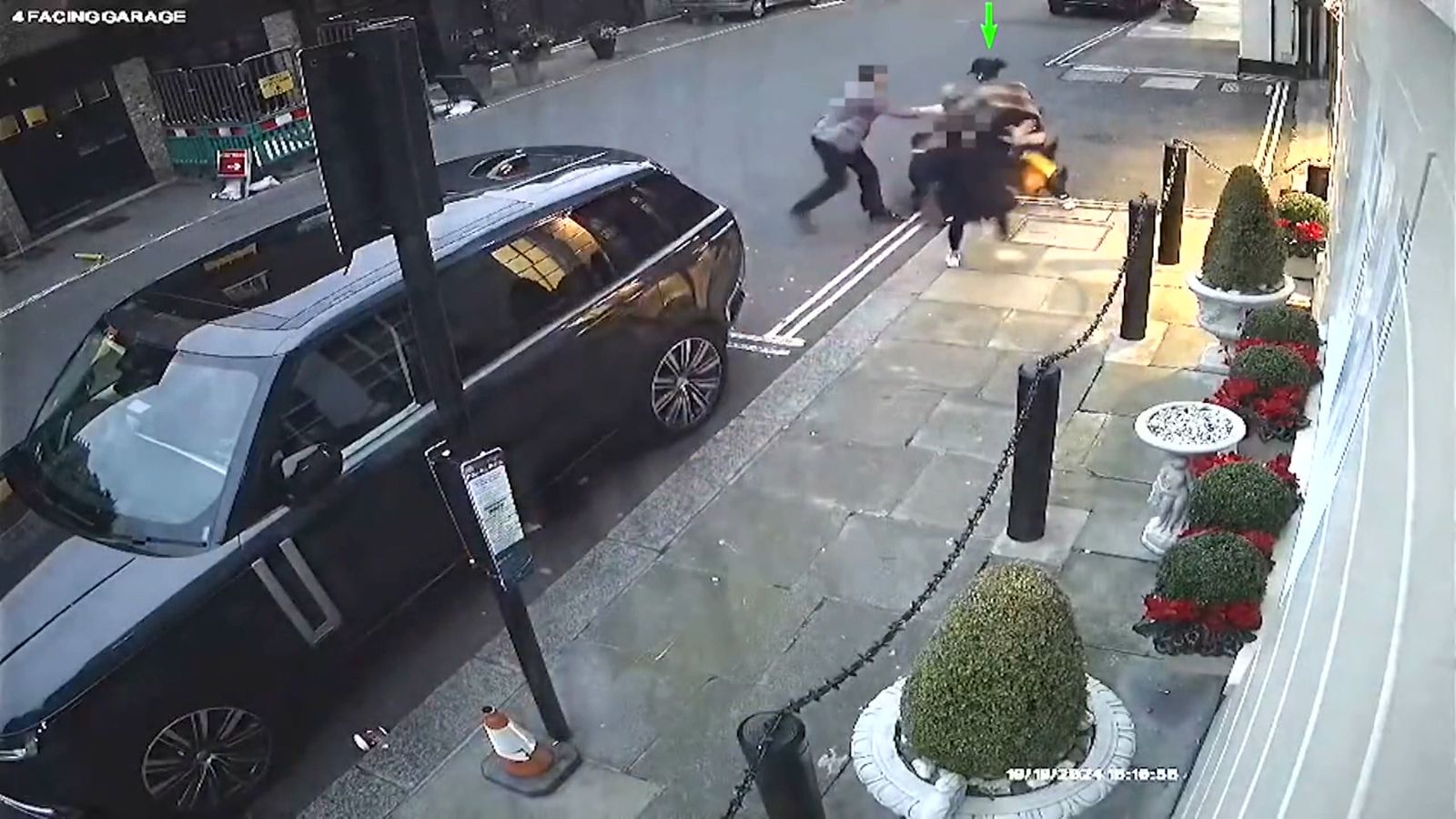 Watch thieves caught by undercover police in Mayfair | UK News | Sky News