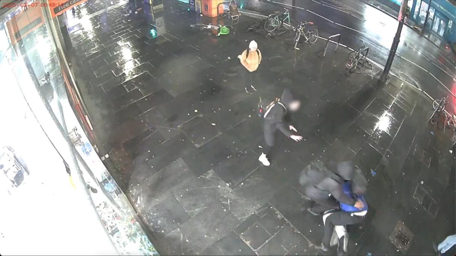 Police officers catch cashpoint thief in London | News UK Video News ...