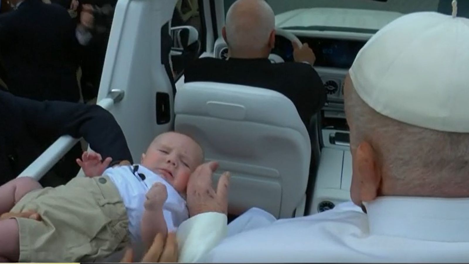 Pope blesses Easter crowds from popemobile in first significant ...