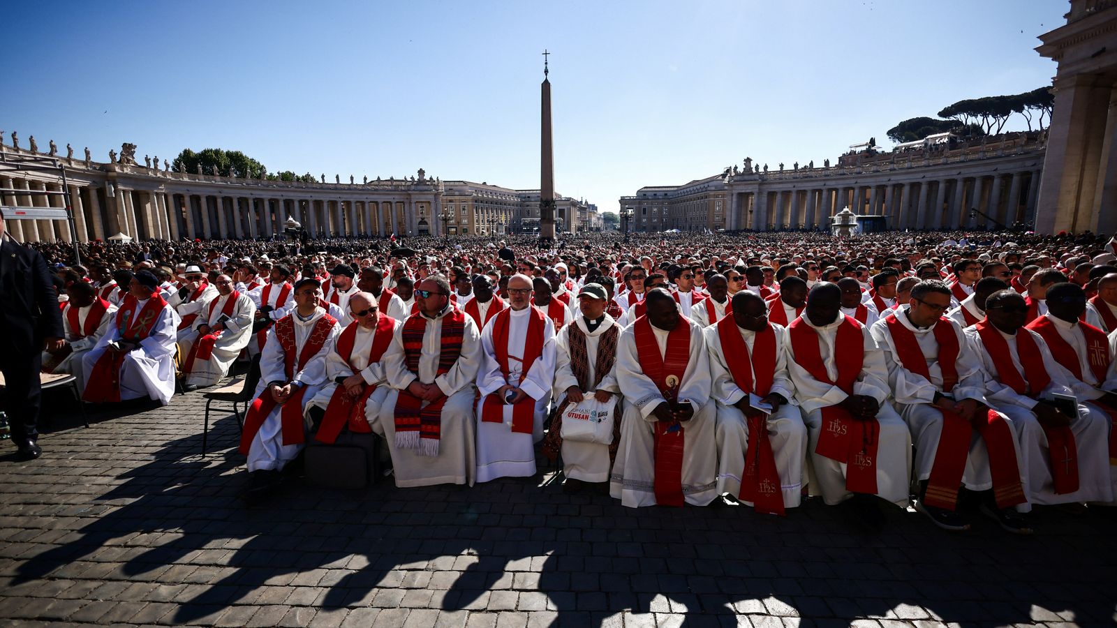 Pope Francis funeral: 250,000 people bid farewell to pontiff who said 'build bridges, not walls ...