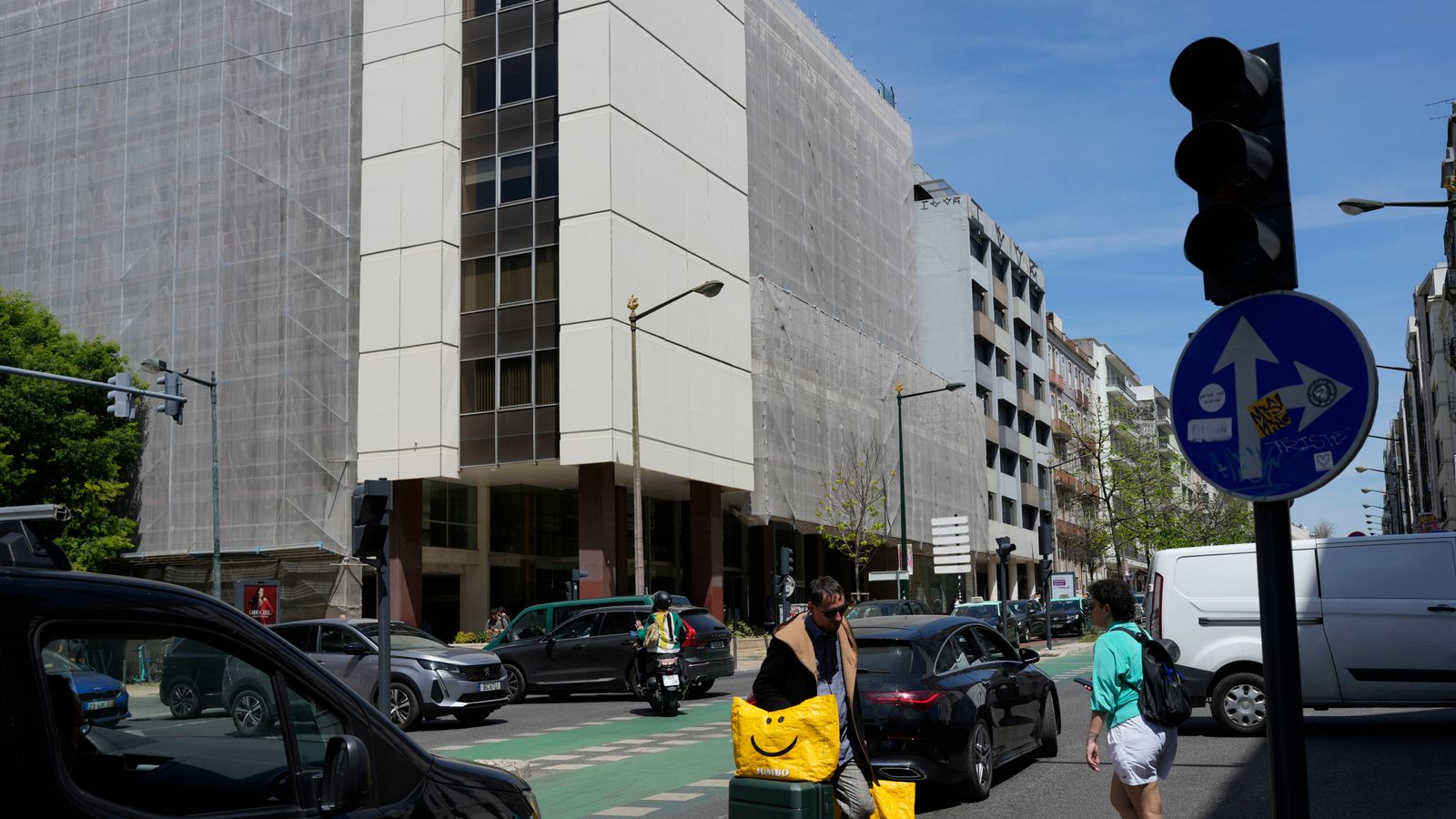 Power returning in Spain and Portugal after large parts hit by blackout ...