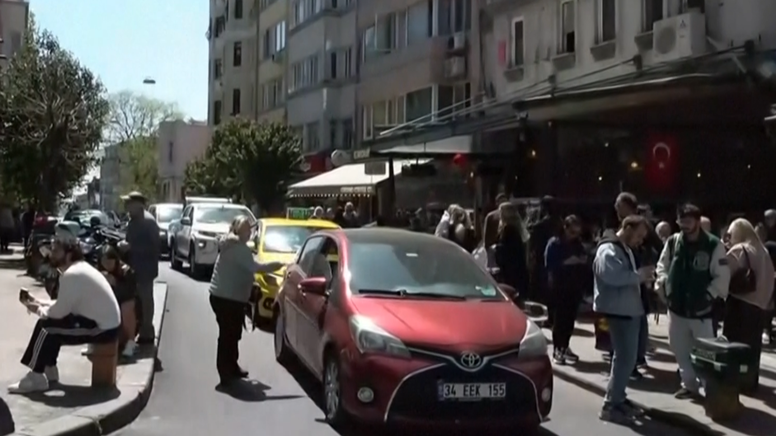 Istanbul hit by 6.2 magnitude earthquake - more than 150 people injured ...