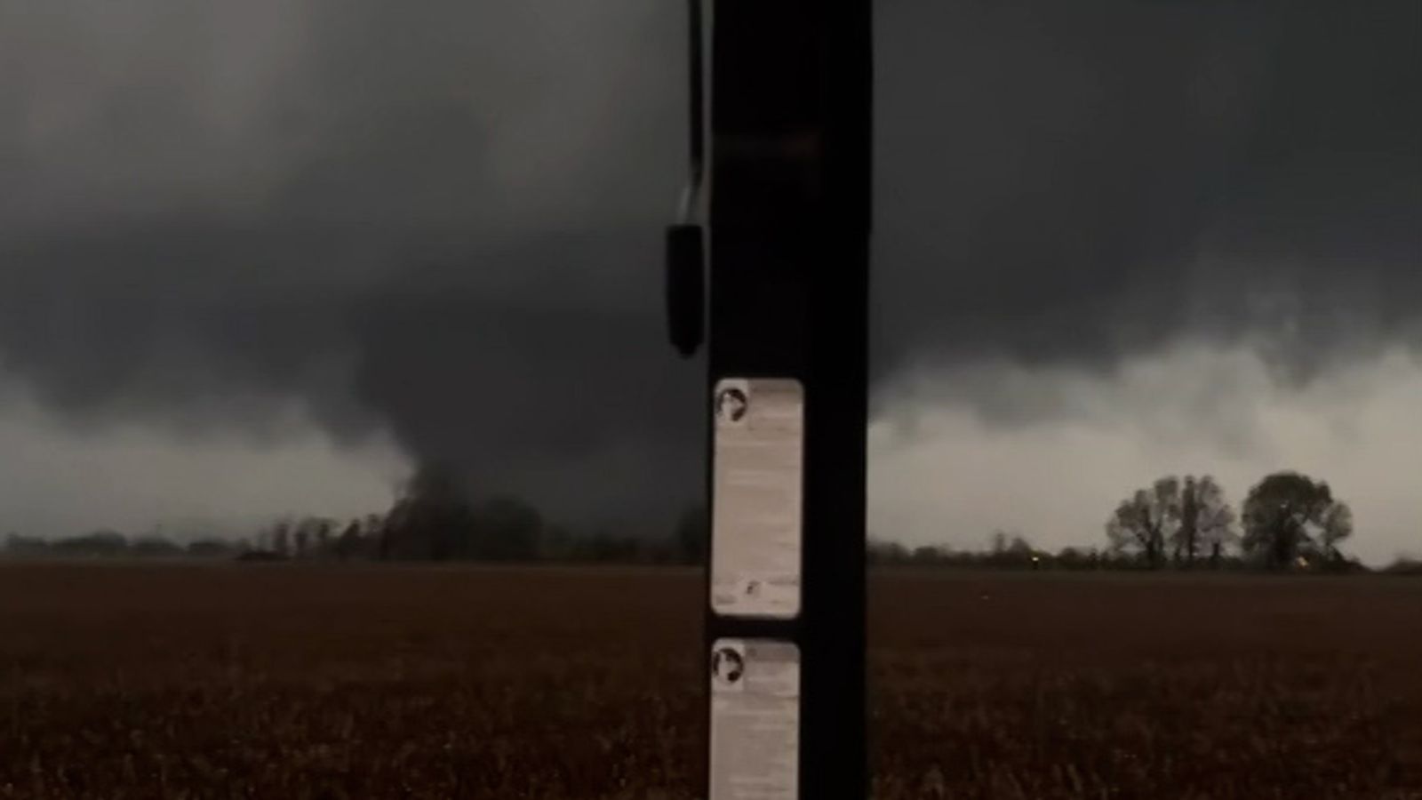 Residents have been fleeing their homes as a giant tornado hit Arkansas ...