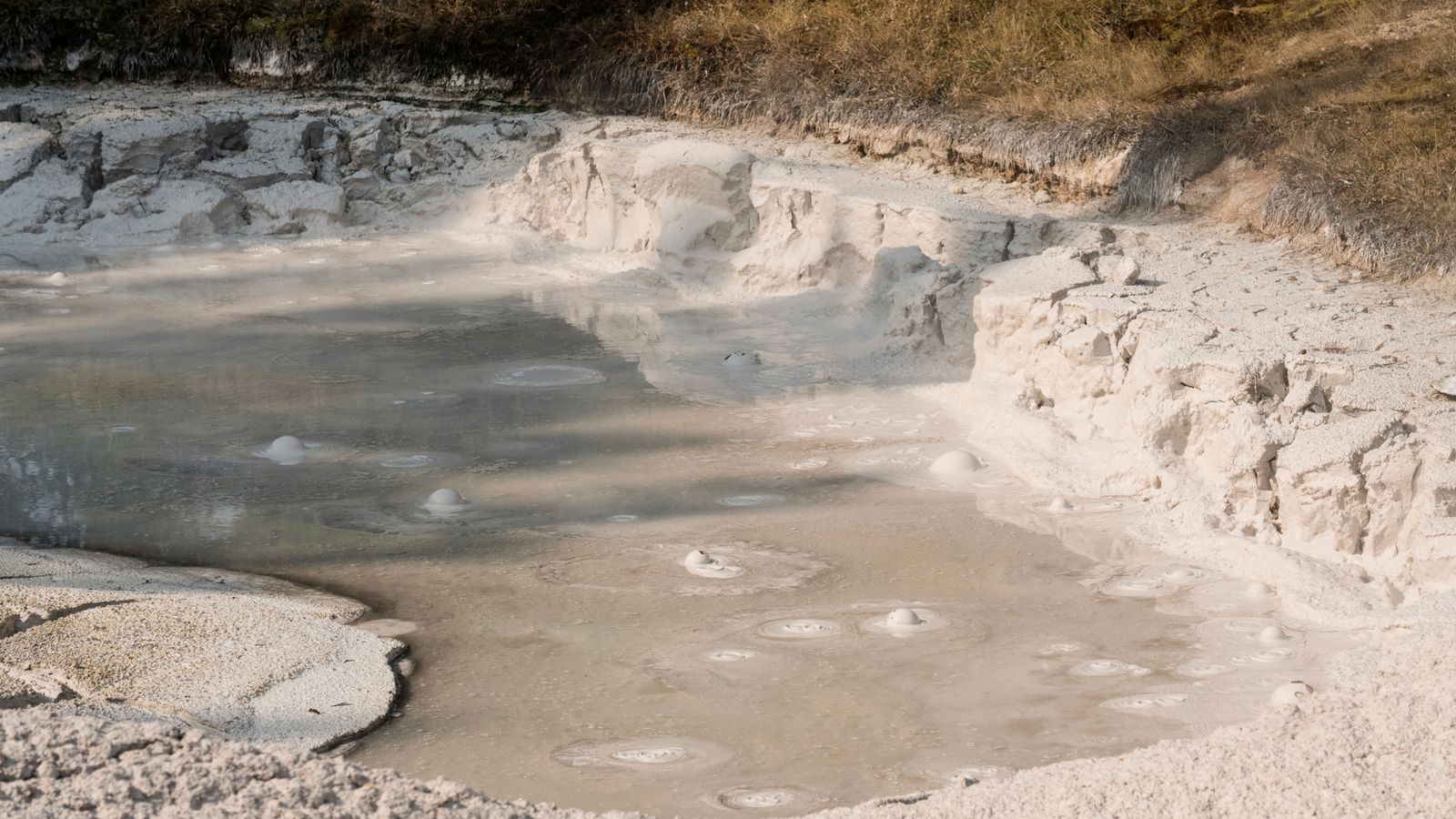 'Breathing' magma cap discovered less than 4km under Yellowstone ...