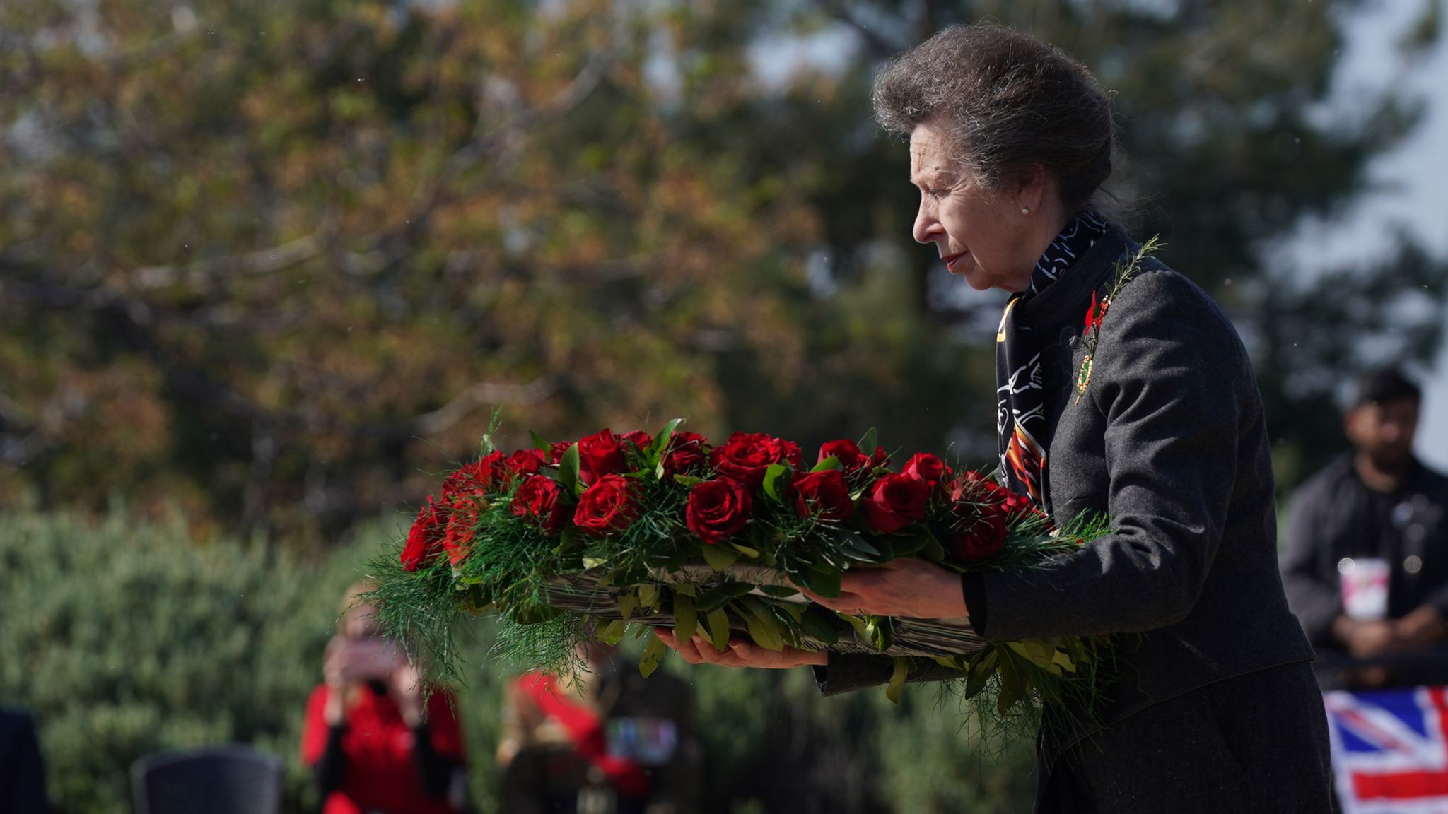 'A disgrace': Protesters condemned as ceremonies marking Anzac Day held ...