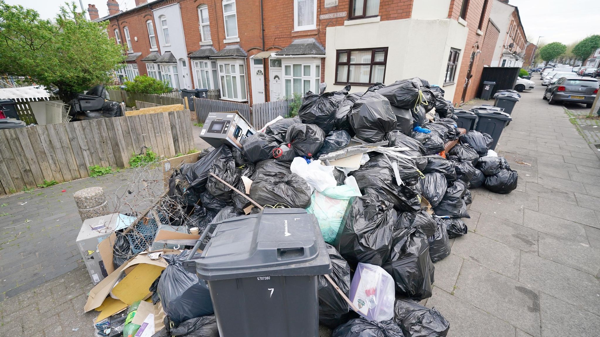 Why is the Birmingham bin strike taking so long to resolve? | UK News ...