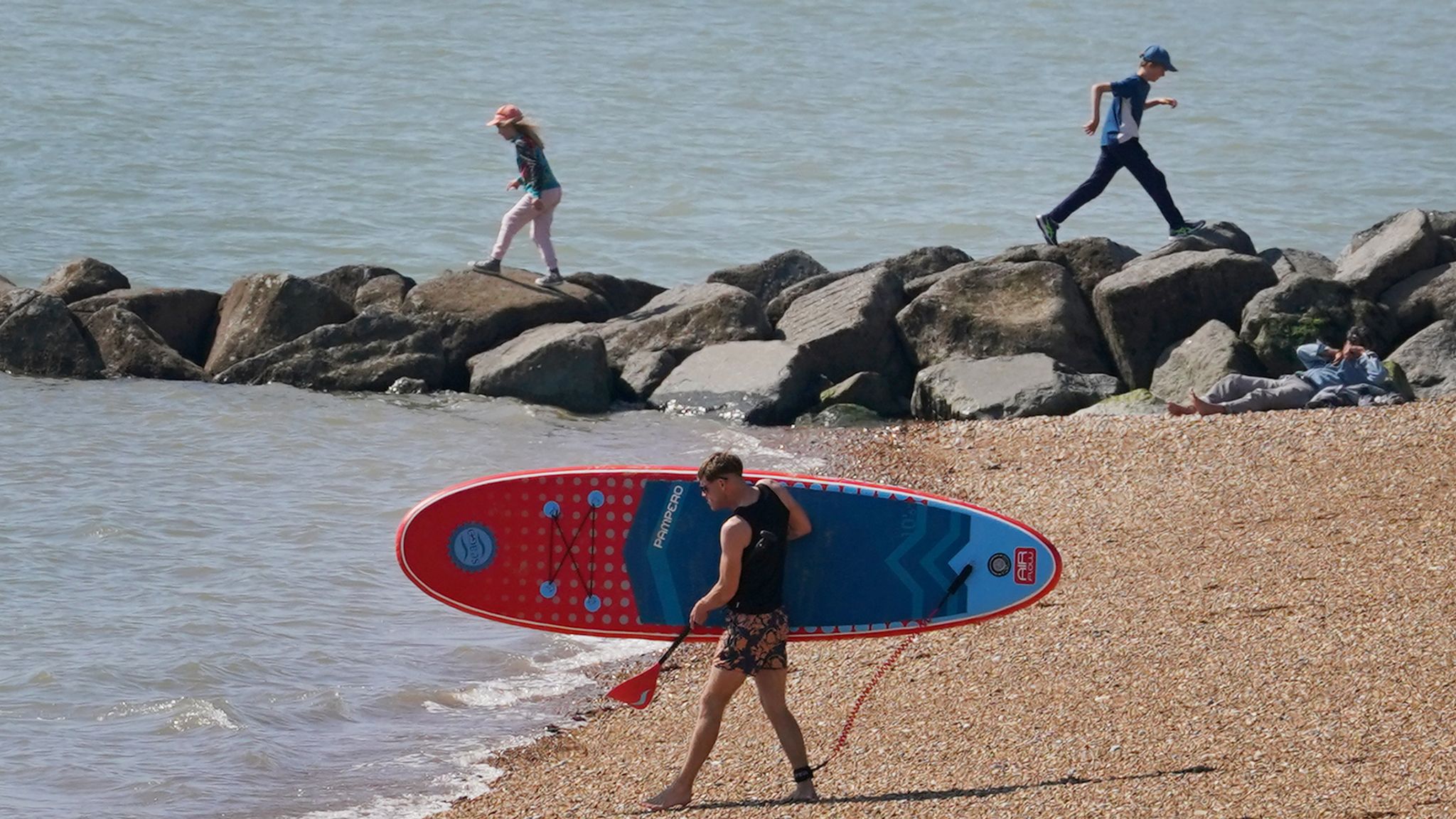 UK weather: 29C forecast for parts of country as hot spell to intensify ...
