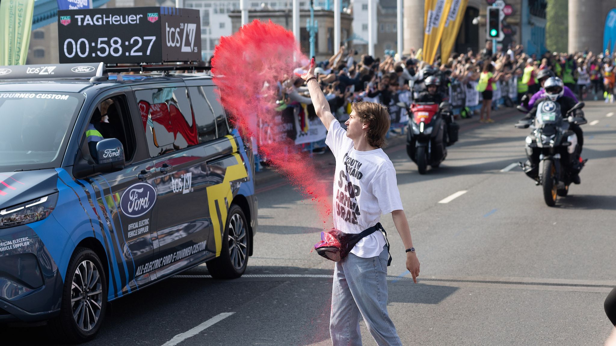 Protesters throw powder on Tower Bridge during London Marathon | UK ...